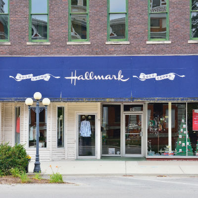 Hallmark Channel Reinstates Ads Featuring Same-Sex Couples